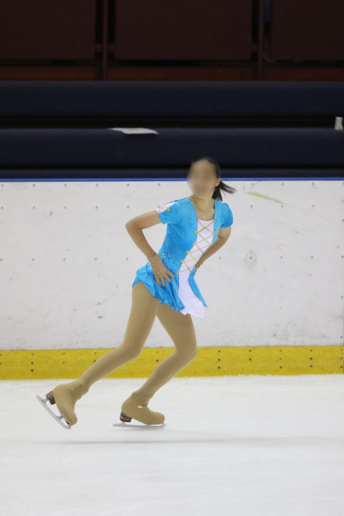 フィギュアスケート【IC-1306】 K様/清楚で美しいレオタードで表彰台！笑顔が素敵（*^_^*） | オリンストーンレオタードギャラリー